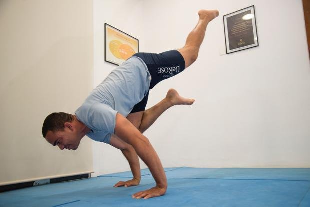 Manual do Iniciante: Yoga DeRose