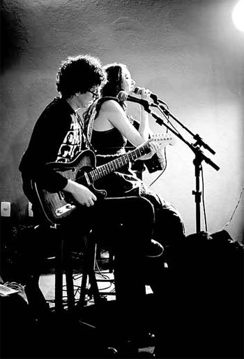 Bianca Luar e Ian Guedes se apresenta no projeto 'Ofício da música'