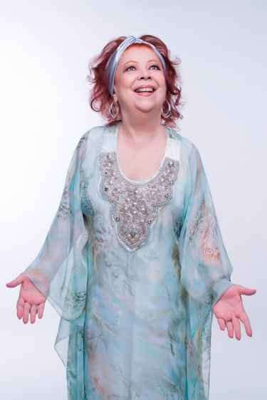 Beth Carvalho comemora meio século de música com show no Chevrolet Hall