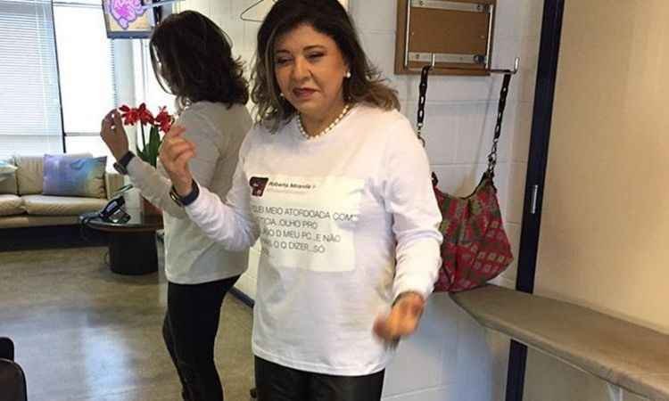 Roberta Miranda aparece 'vestida de meme' na TV e zera internet