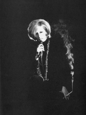 Waleska, a rainha da fossa, morre no Rio aos 75 anos