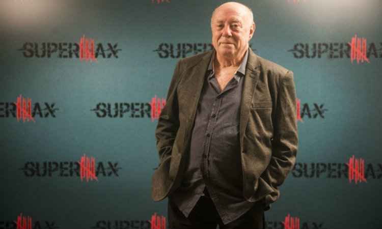 Um apartamento na Serra e um set no Rio de Janeiro