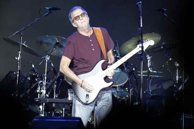 Eric Clapton revela surdez e admite dificuldade em tocar guitarra