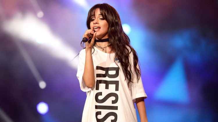Nova febre da música pop, Camila Cabello deve vir ao Brasil em 2018