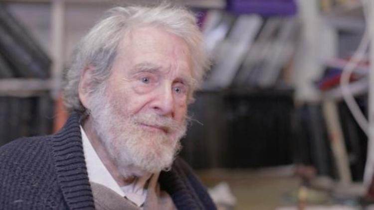 Aos 89 anos, morre John Barton, cofundador da Royal Shakespeare Company