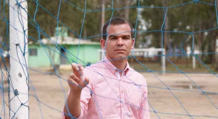 Mário Rodrigues lança 'A cobrança', romance sobre futebol, política e ...