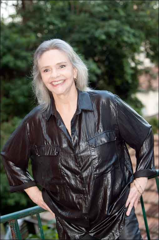 Angela Ro Ro apresenta seu cancioneiro romântico e bem-humorado em BH