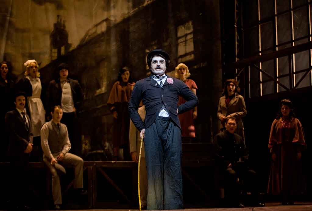 Musical relembra a trajetória de Charlie Chaplin, ícone do cinema