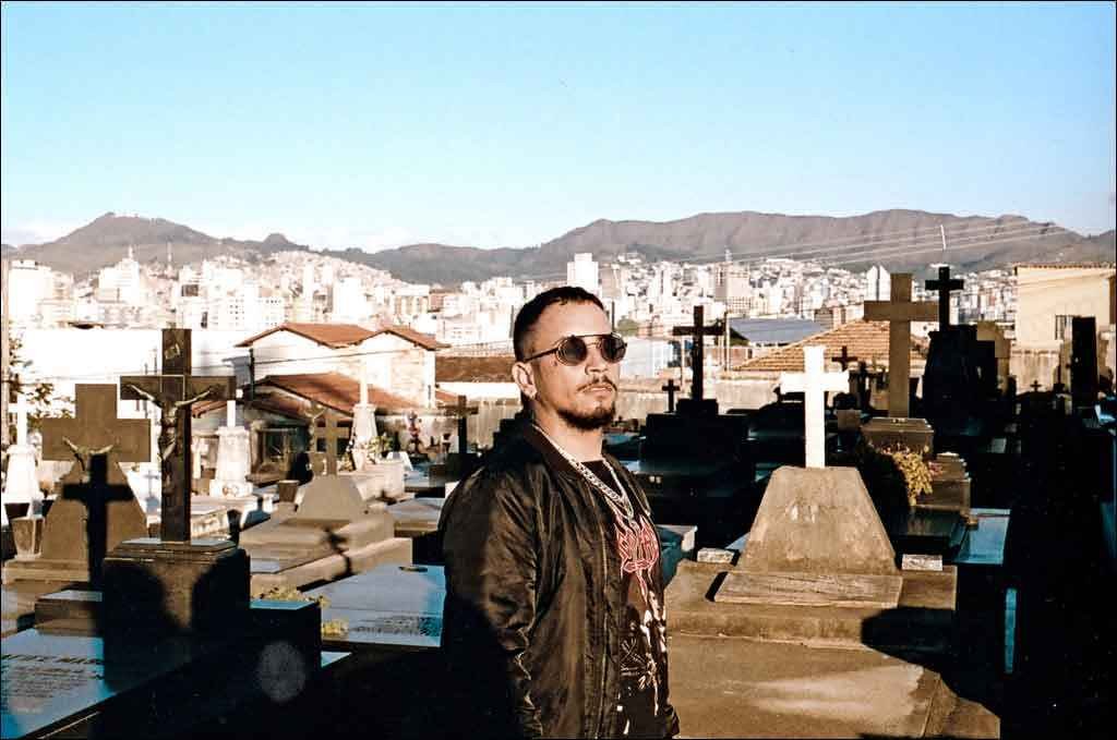 Rapper Fabrício FBC faz homenagem a ícone do heavy metal mineiro