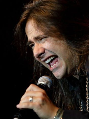 André Matos, das bandas Angra e Shaman, morre aos 47 anos