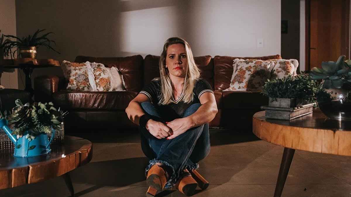 Barbara Morandi lança a música Substituta