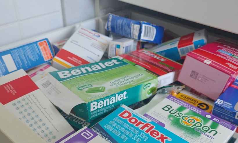 Automedicação: ''Ao persistirem os sintomas, o médico deverá ser ... Automedicação: ''Ao persistirem os sintomas, o médico deverá ser ...