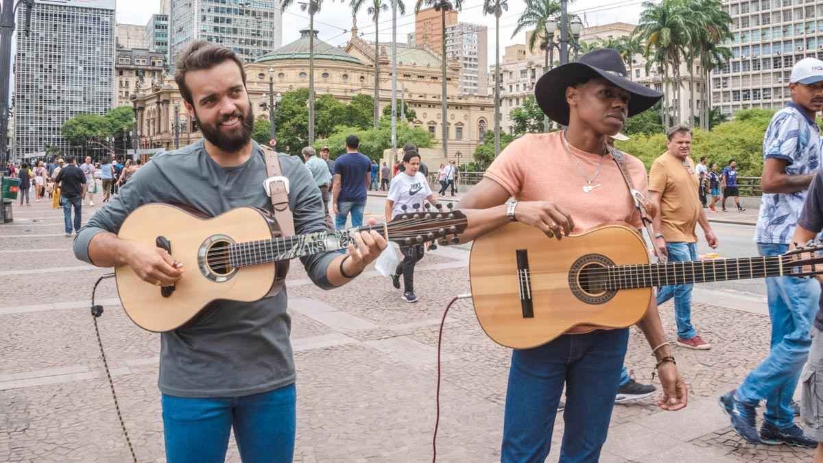 Lucas Reis e Thacio lançam o video de "Essa Tal Liberdade"