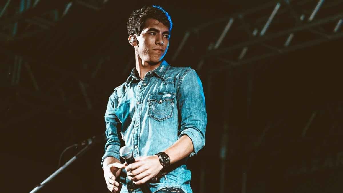 Conheça o promissor cantor e compositor Antonio Moraes