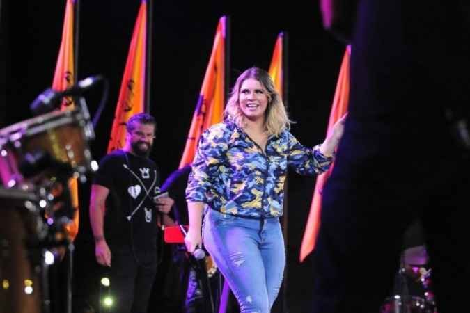 Marília Mendonça anuncia live com músicas do primeiro DVD da carreira