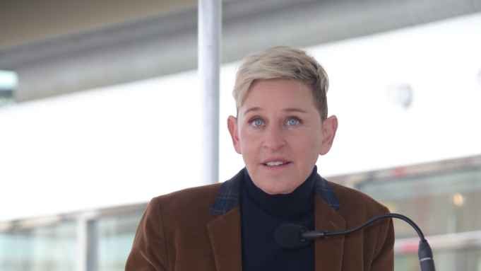 Ellen DeGeneres testa positivo para COVID-19 e talk show é interrompido